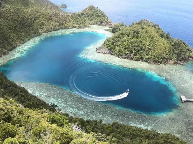 Sebelum Viral, Wajib Kunjungi Danau Love Raja Ampat di Papua